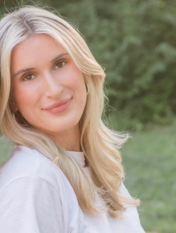 The Women of 1AND1: Who They Are and What They Do | 1AND1