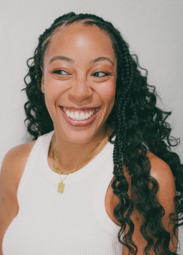 The Women of 1AND1: Who They Are and What They Do | 1AND1